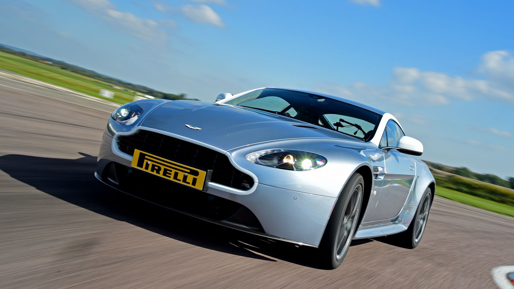 Aston Martin Driving Experiences - Drive The Dream