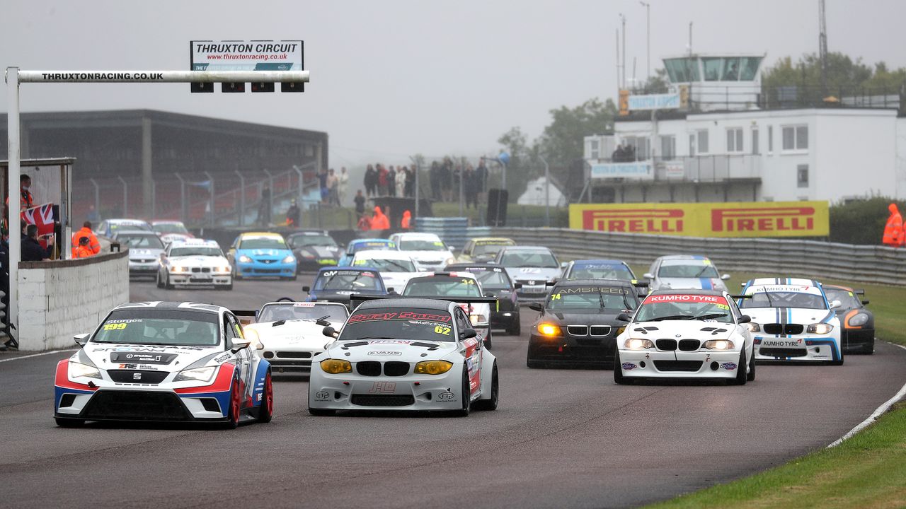 Classic Sports Car Club - Thruxton Circuit