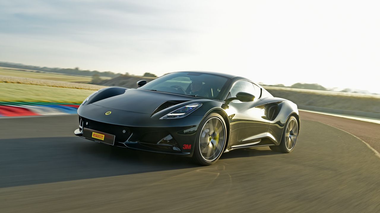 Lotus Emira Thrill - Thruxton Circuit