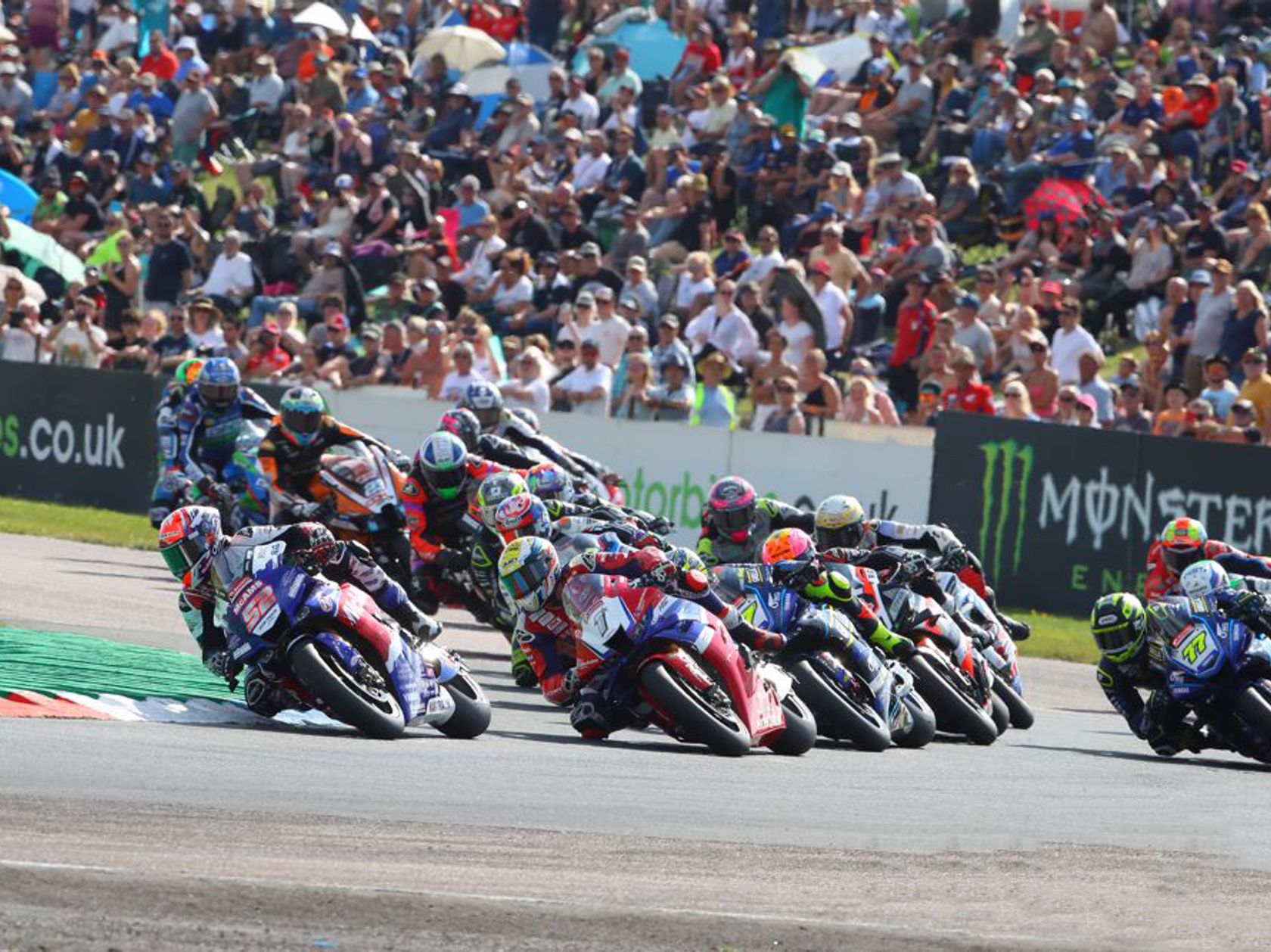 Bennetts British Superbike Championship Returns to Thruxton