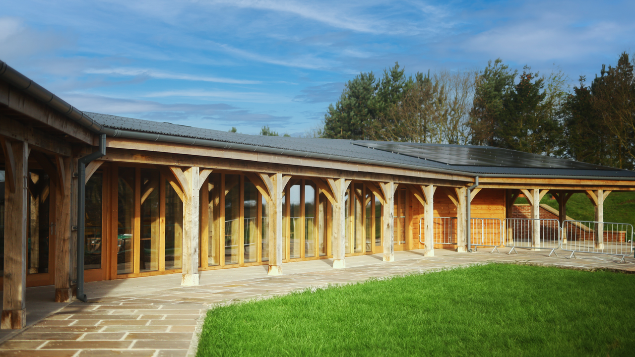 Hangar 50 - Croft Circuit